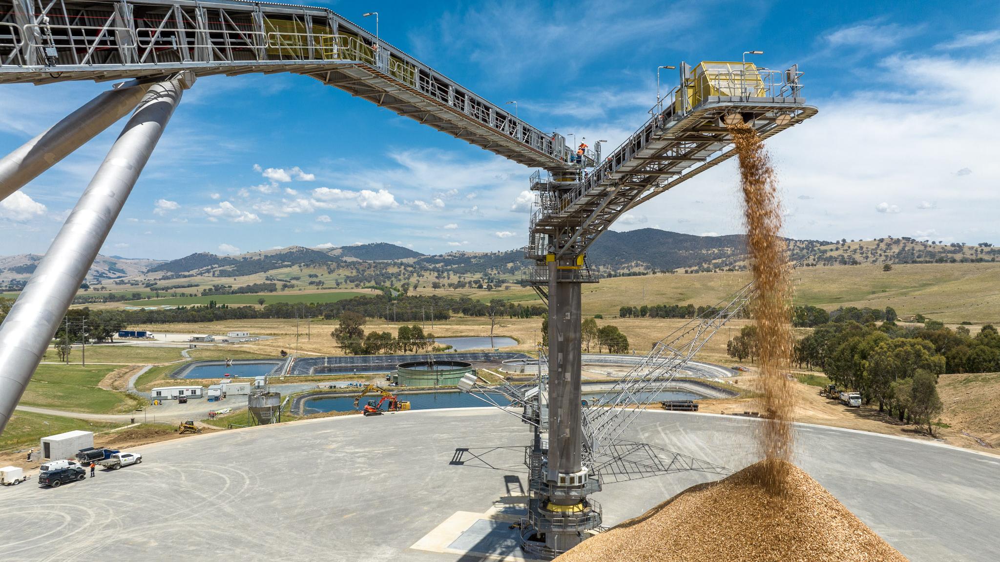 Tumut stacker reclaimer | Visy